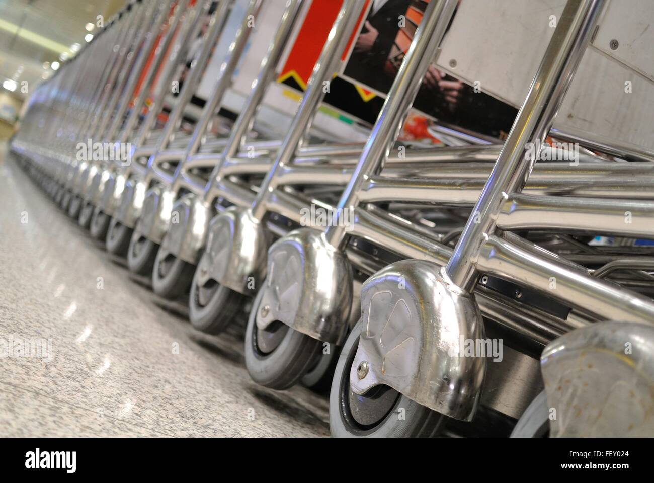 Luggage carts hi-res stock photography and images - Alamy