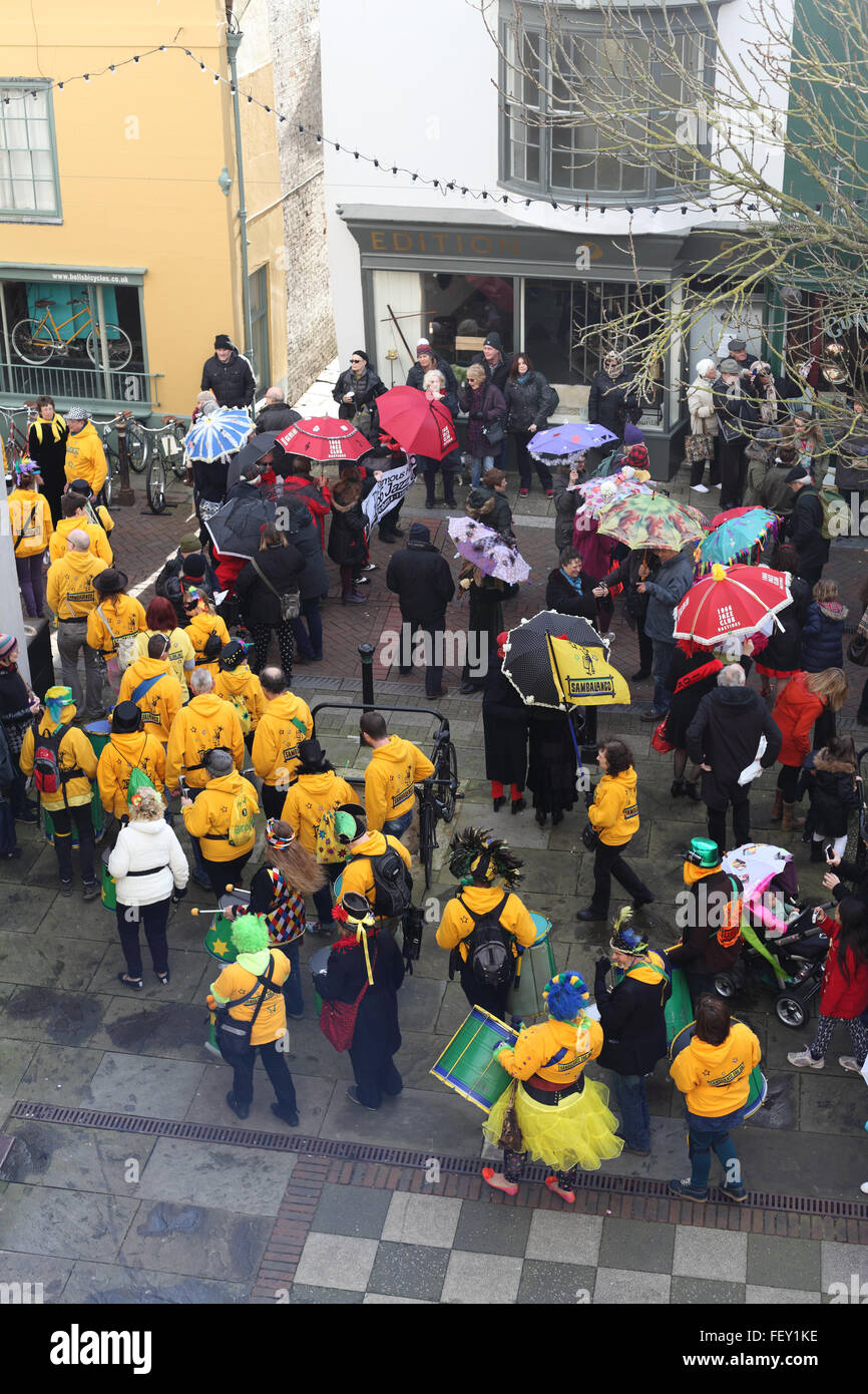 Samba parades hi-res stock photography and images - Alamy