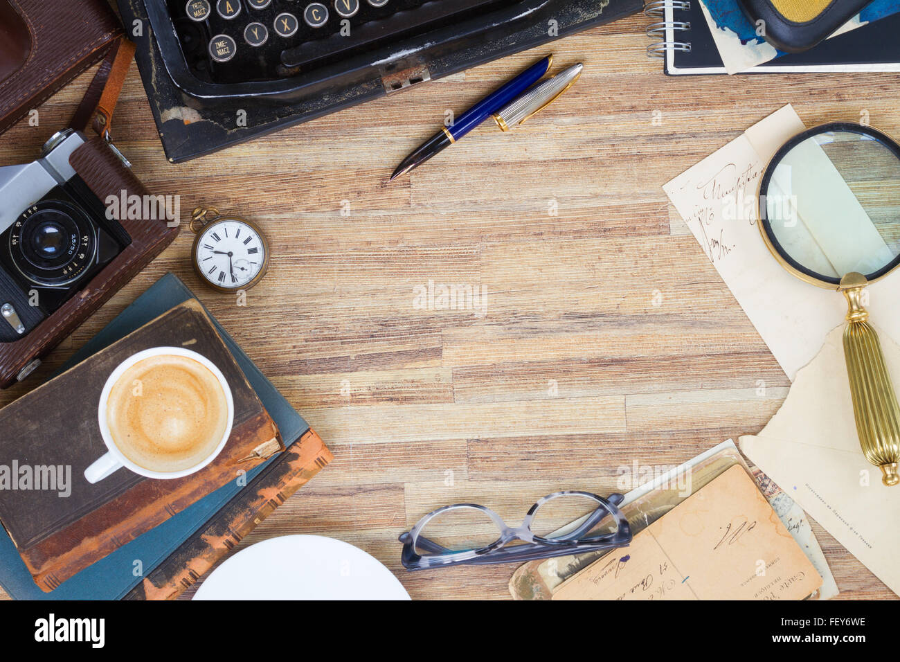 typewriter on table Stock Photo - Alamy