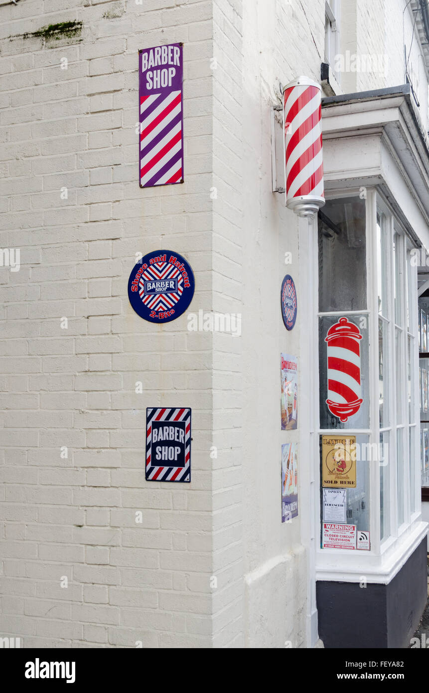 Shop signs hi-res stock photography and images - Alamy