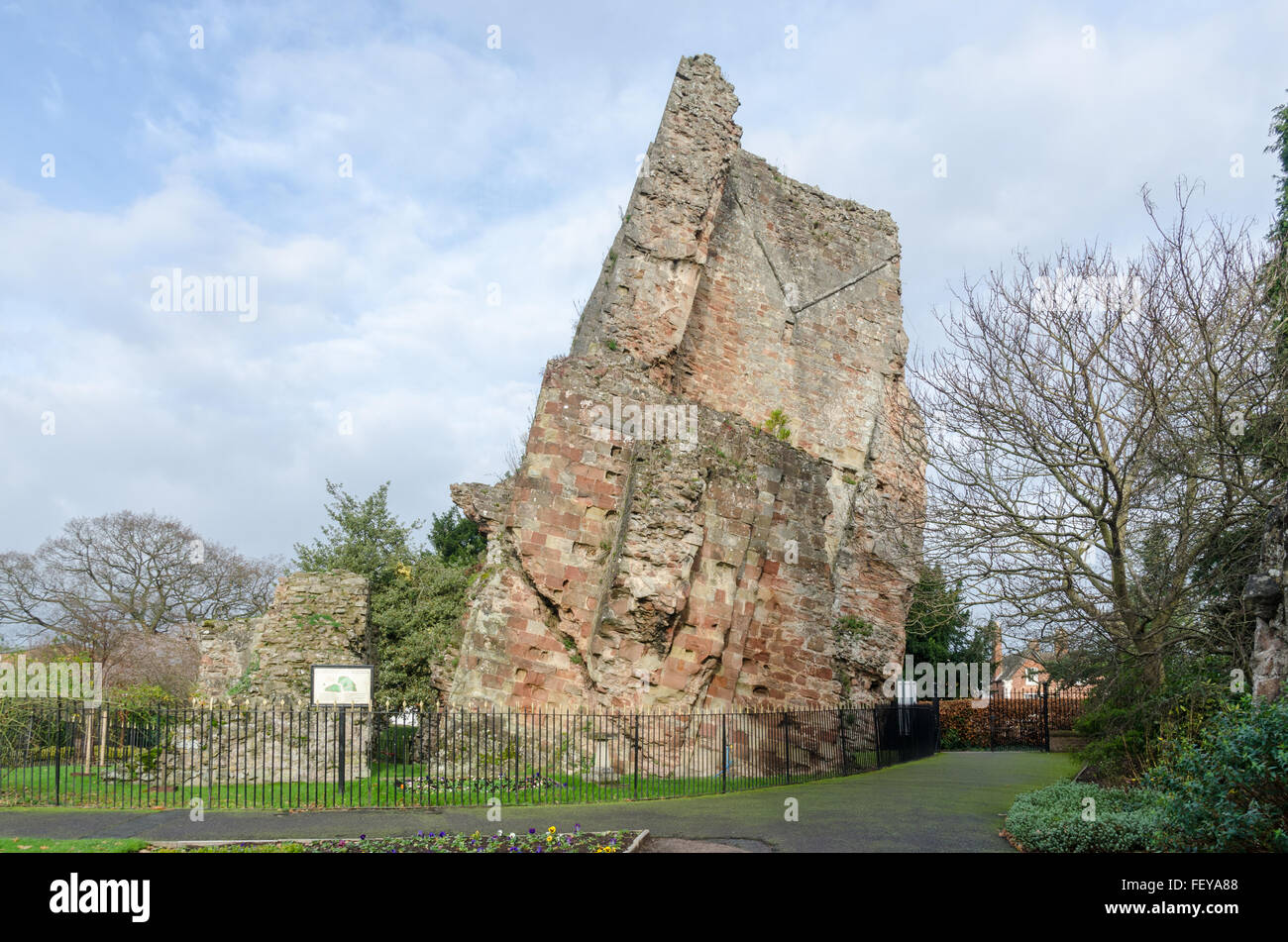The leaning remains of Bridgnorth Castle Stock Photo - Alamy