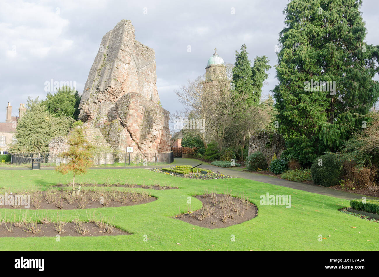 The leaning remains of Bridgnorth Castle Stock Photo - Alamy