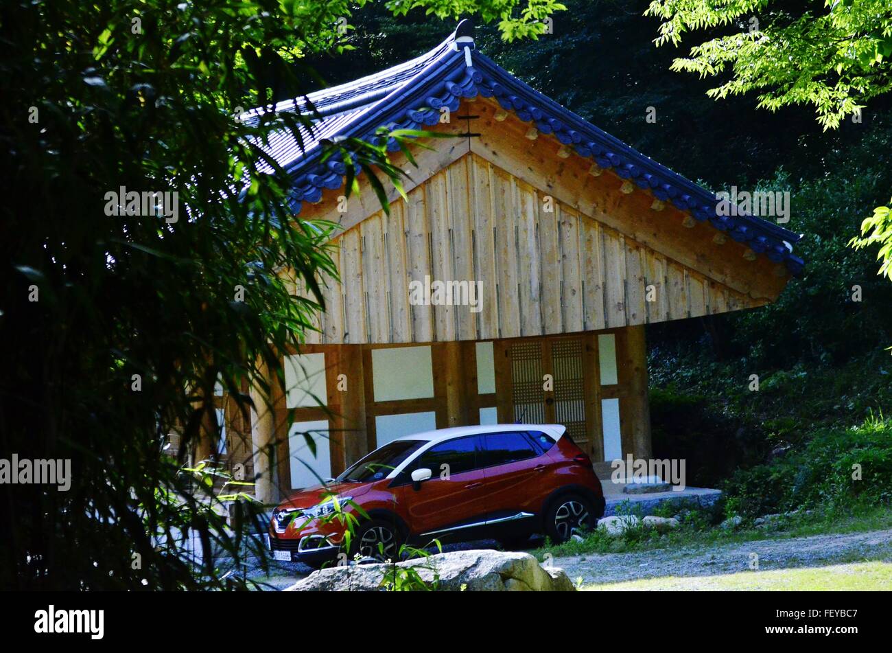 Car Parked Outside House Stock Photo - Alamy