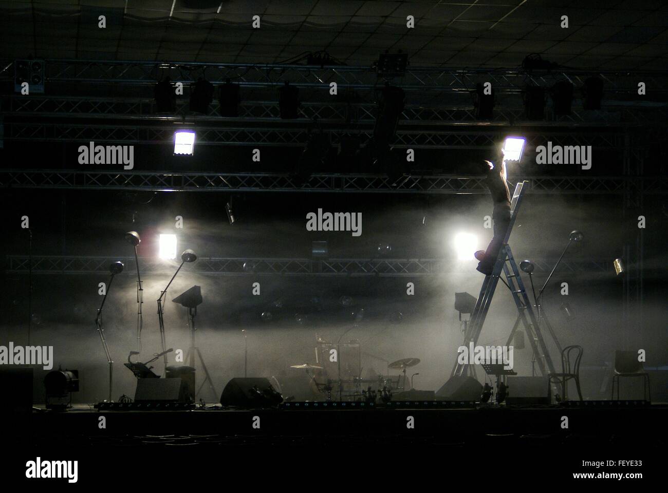 Spotlight on stage hi-res stock photography and images - Alamy