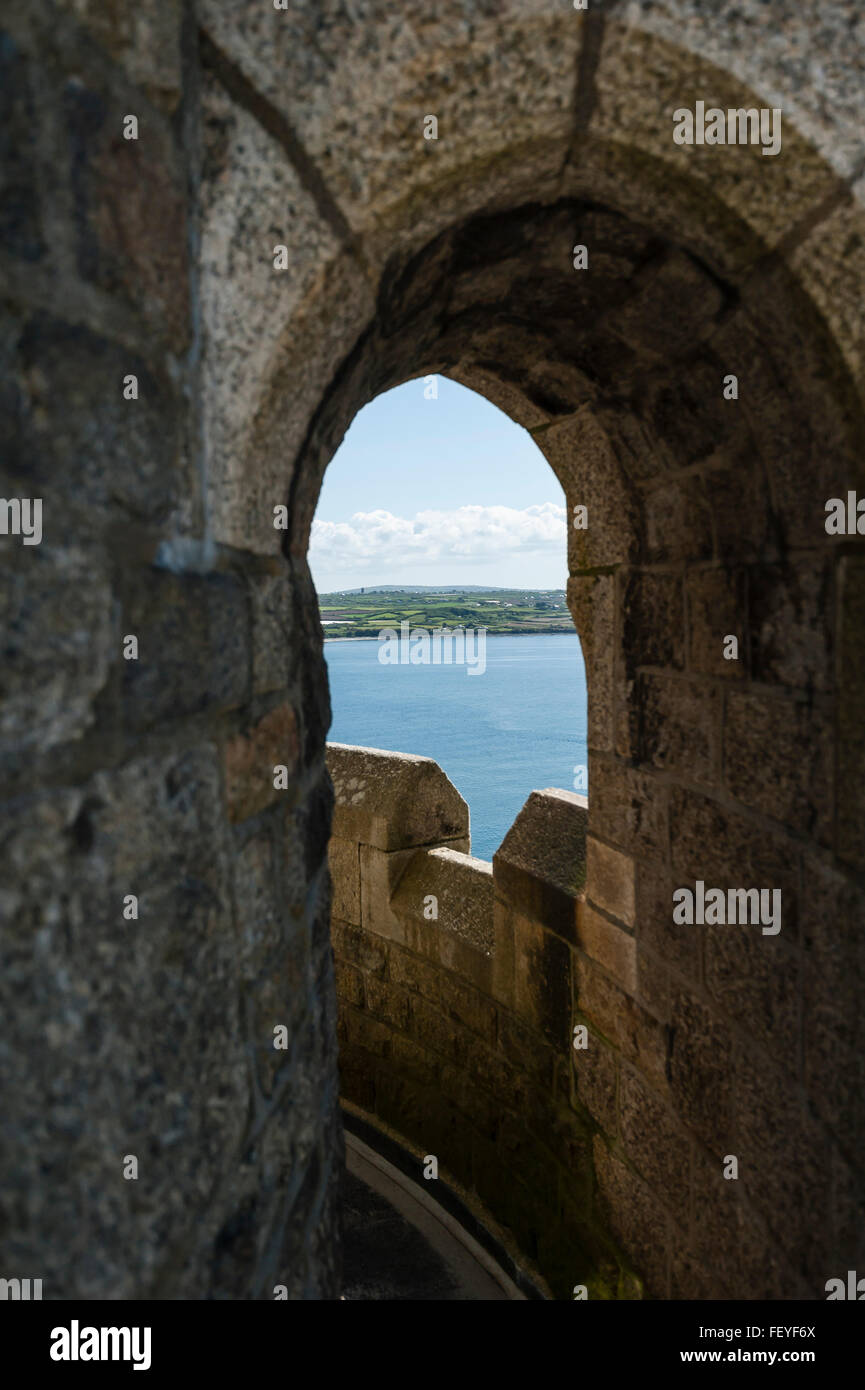 See through arch hi-res stock photography and images - Alamy