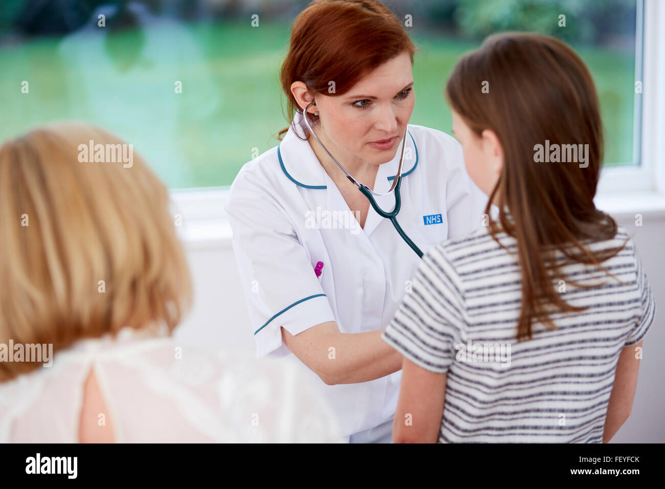 Doctor talking to patient Stock Photo - Alamy