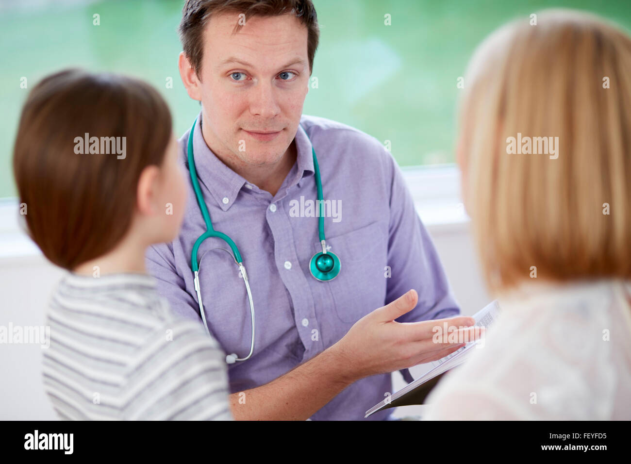 Doctor talking to patient Stock Photo - Alamy