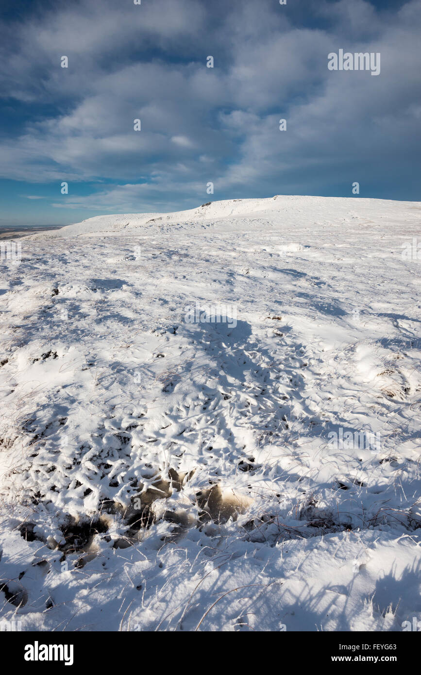Snow expanse moorland on bleaklow hi-res stock photography and images ...