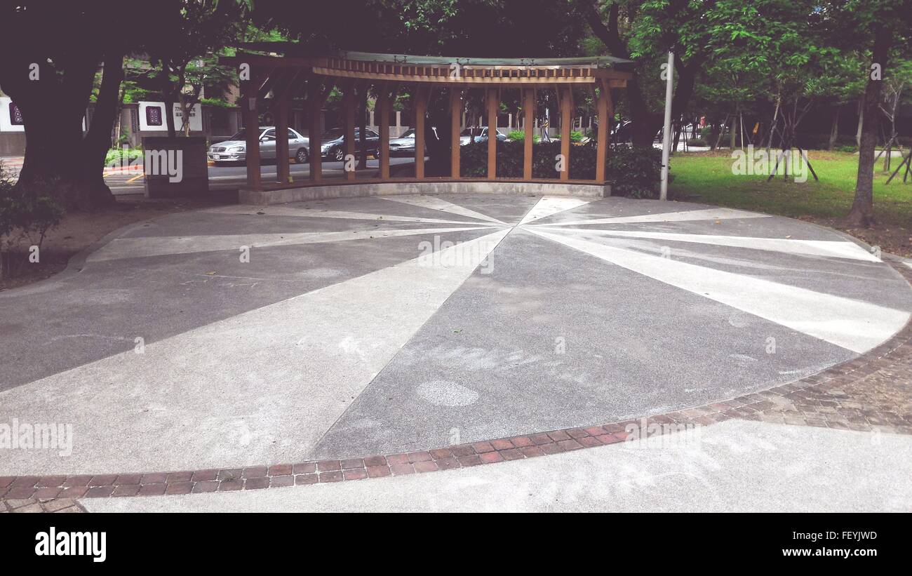 Structure in park hi-res stock photography and images - Alamy