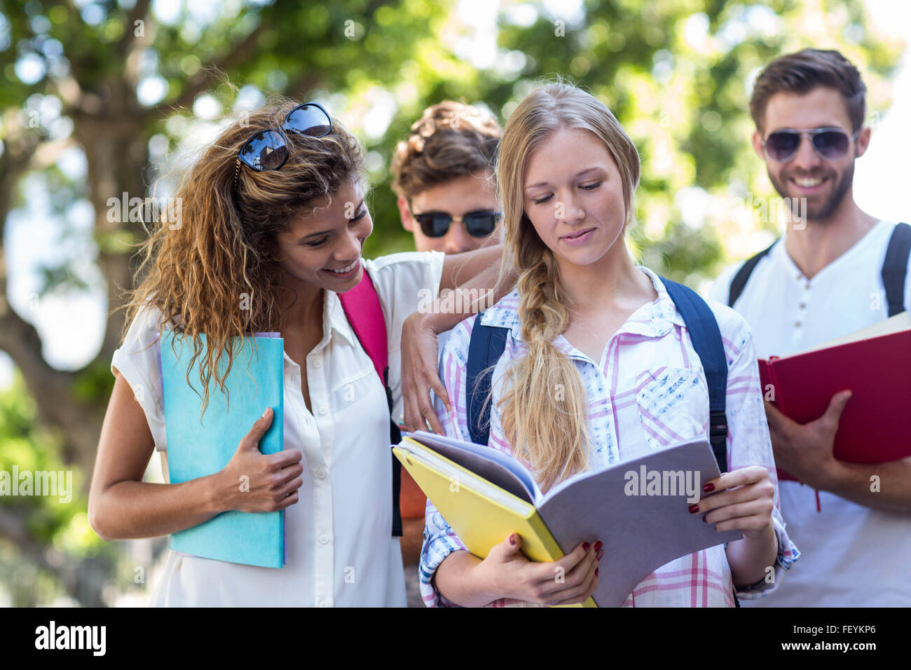 Reading books friends hi-res stock photography and images - Alamy