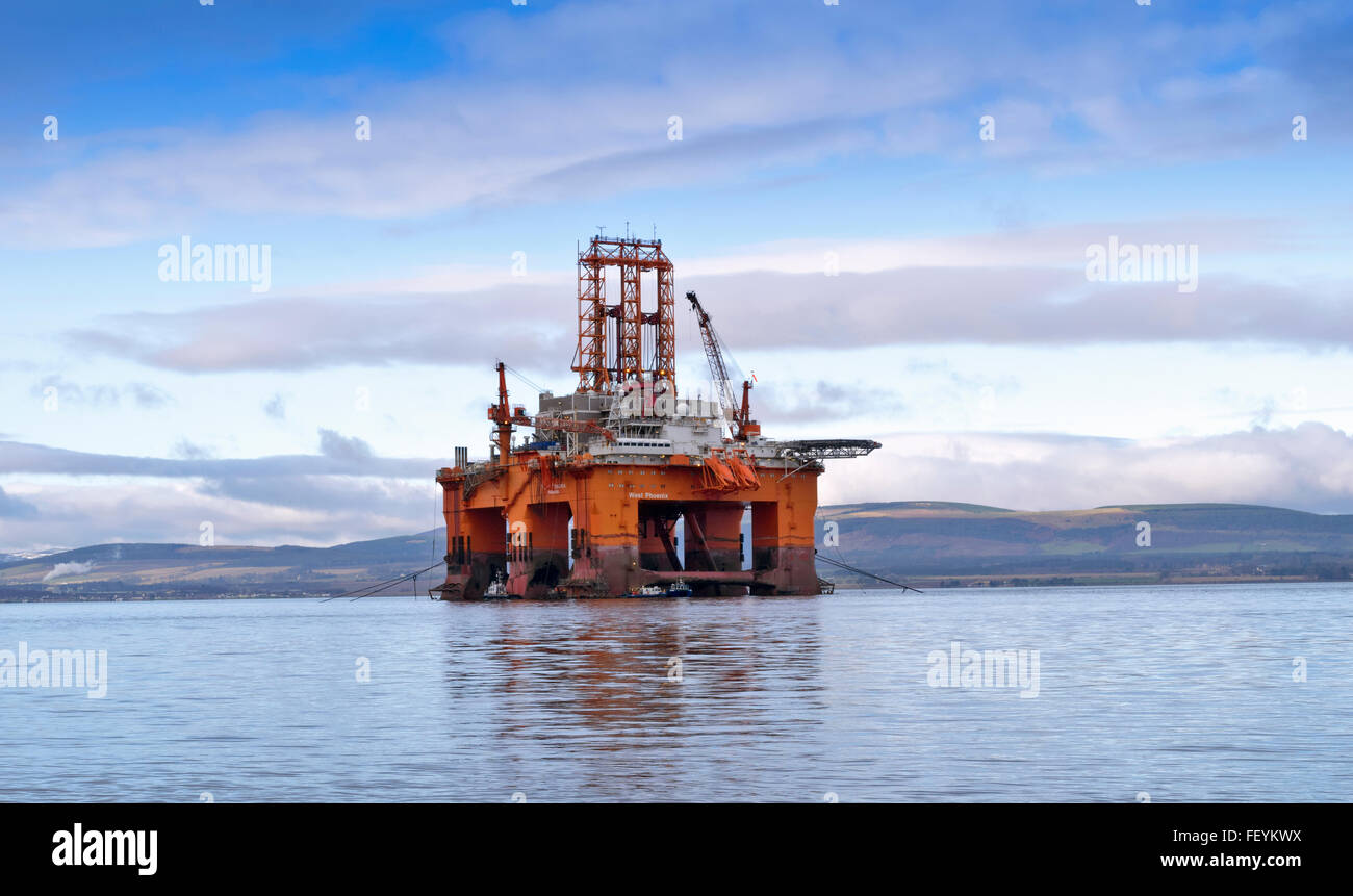 NORTH SEA OIL RIG WEST PHOENIX ANCHORED IN THE CROMARTY FIRTH BLACK ...