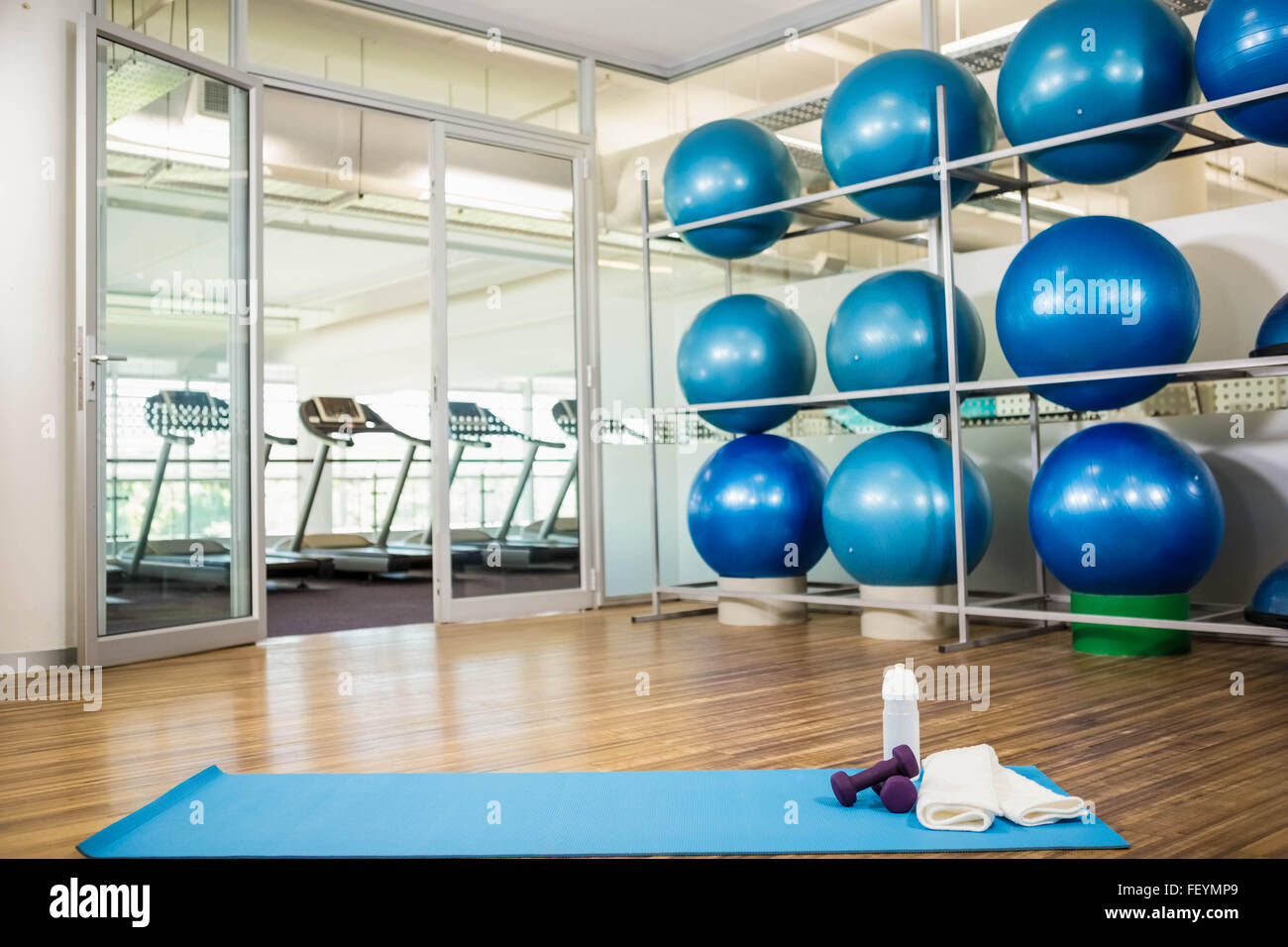 Gym with no people Stock Photo - Alamy