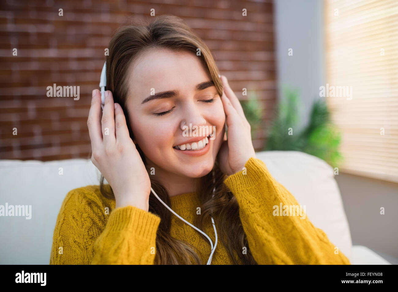 Pretty woman listening music Stock Photo - Alamy