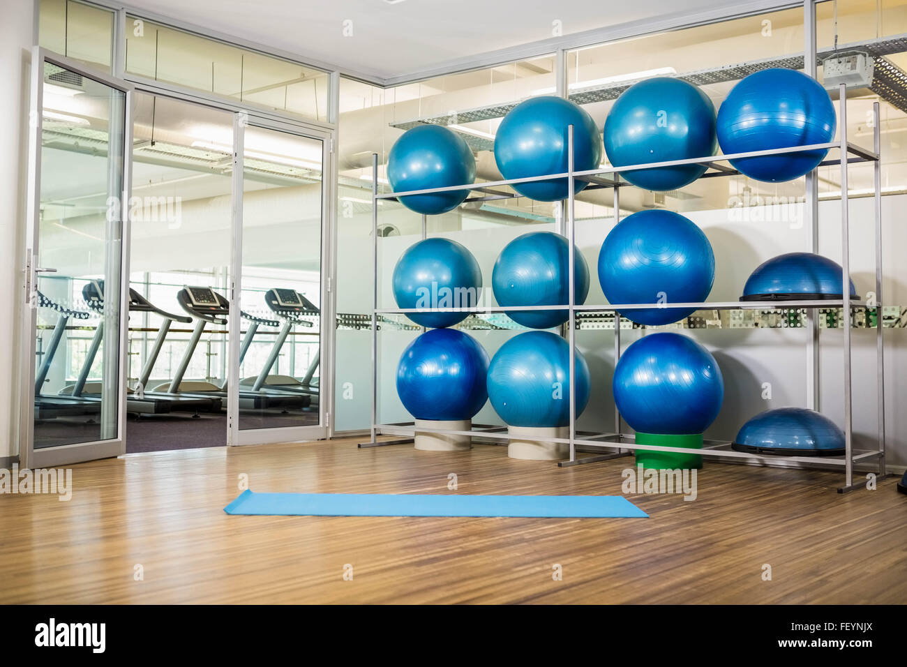 Gym with no people Stock Photo - Alamy
