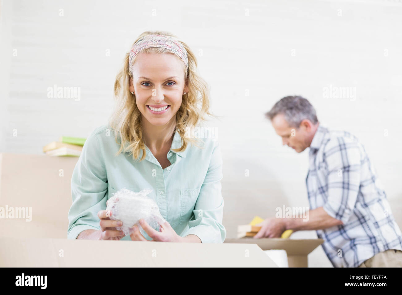 Packing a box hi-res stock photography and images - Alamy