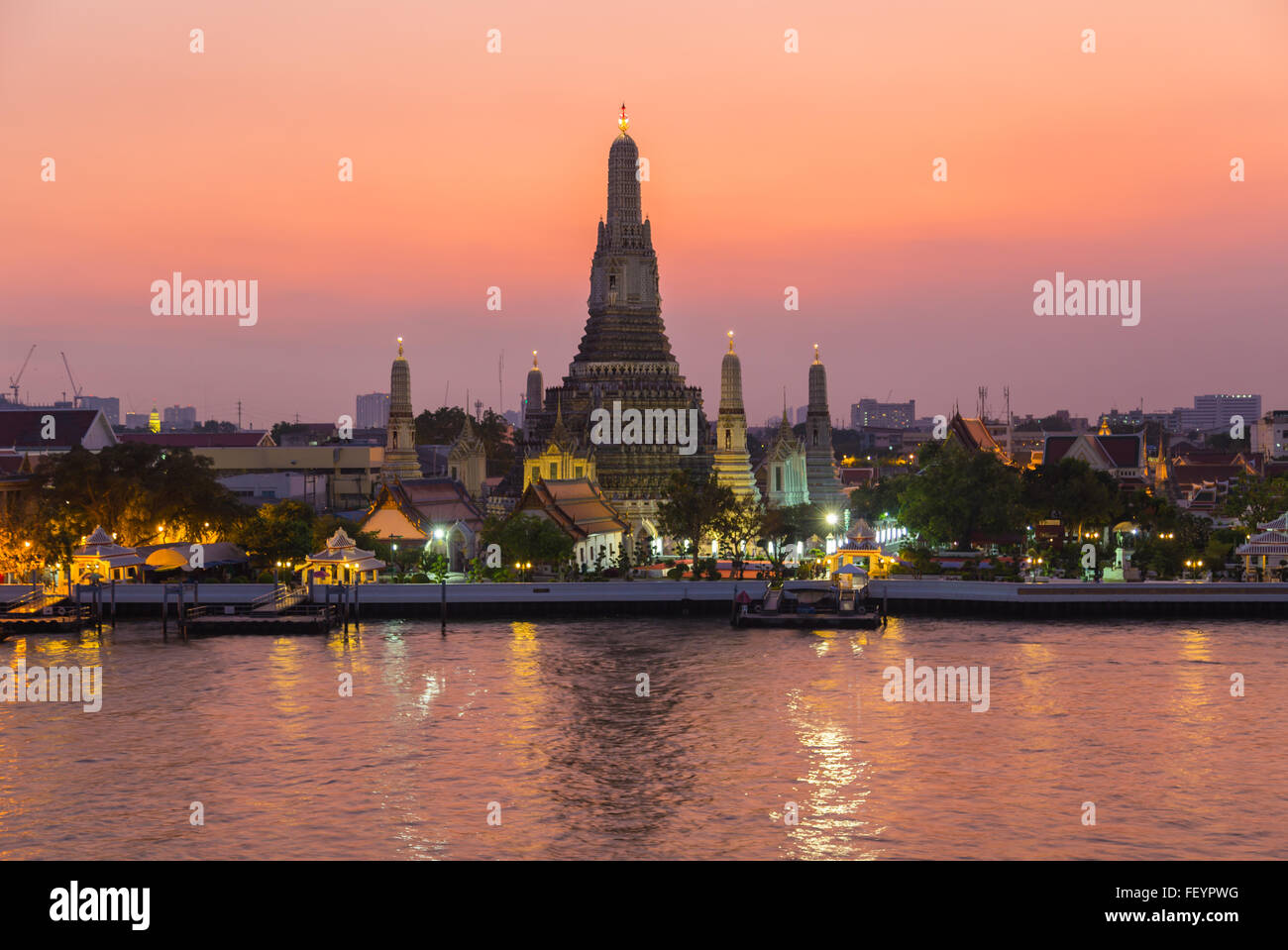 Wat Arun Temple Bangkok Thailand at sunset Stock Photo - Alamy