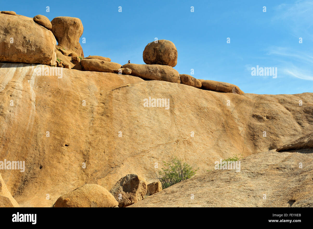 The climb to Bushman's paradise at Spitzkoppe, Namibia Stock Photo - Alamy