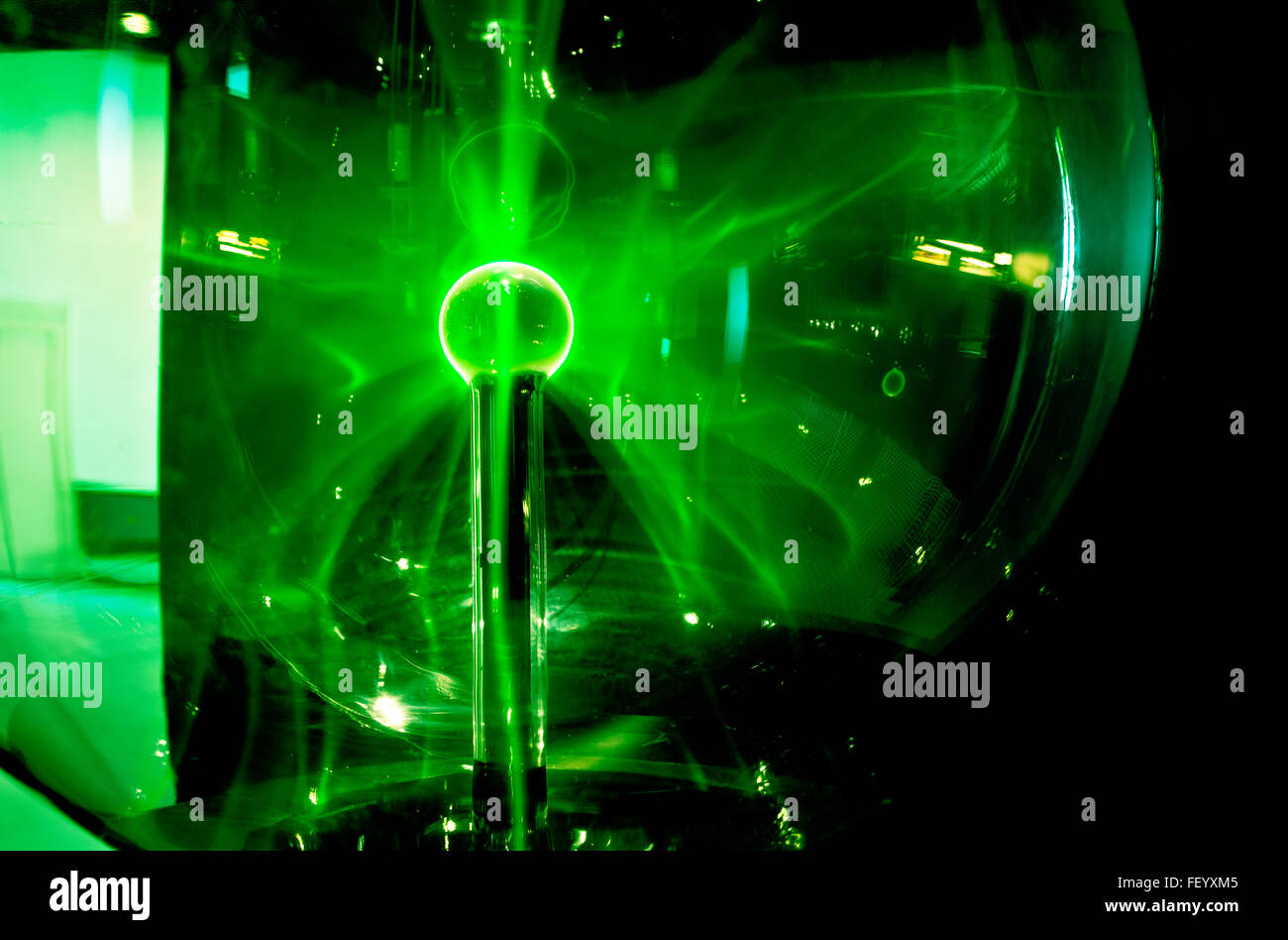 Bulb with rays hi-res stock photography and images - Alamy