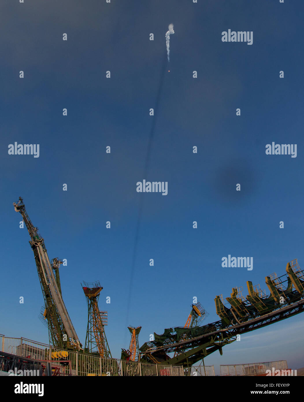 Expedition 46 launch hi-res stock photography and images - Alamy