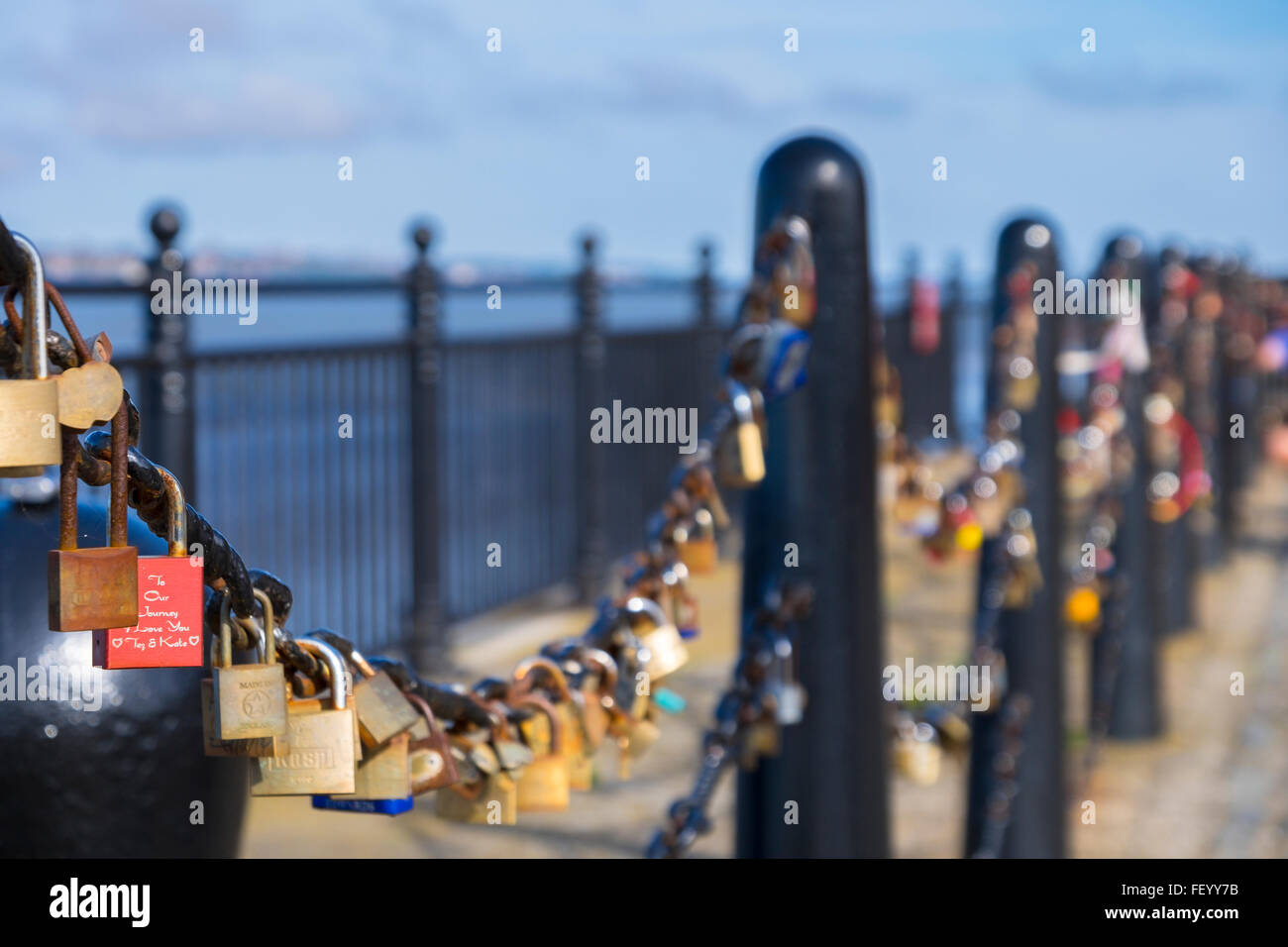 Love locks at Liverpool quayside Stock Photo - Alamy