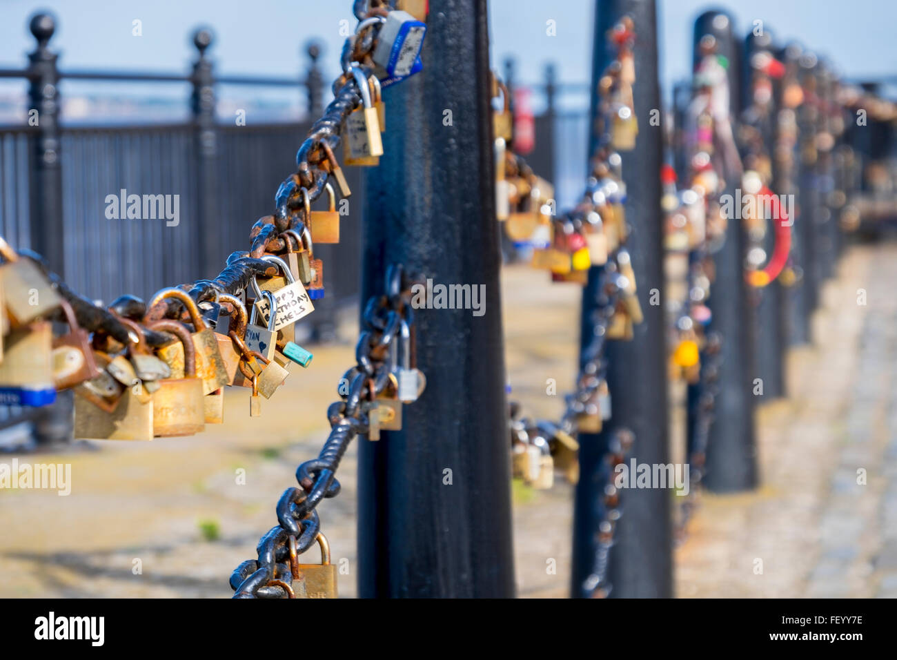 Love locks at Liverpool quayside Stock Photo - Alamy