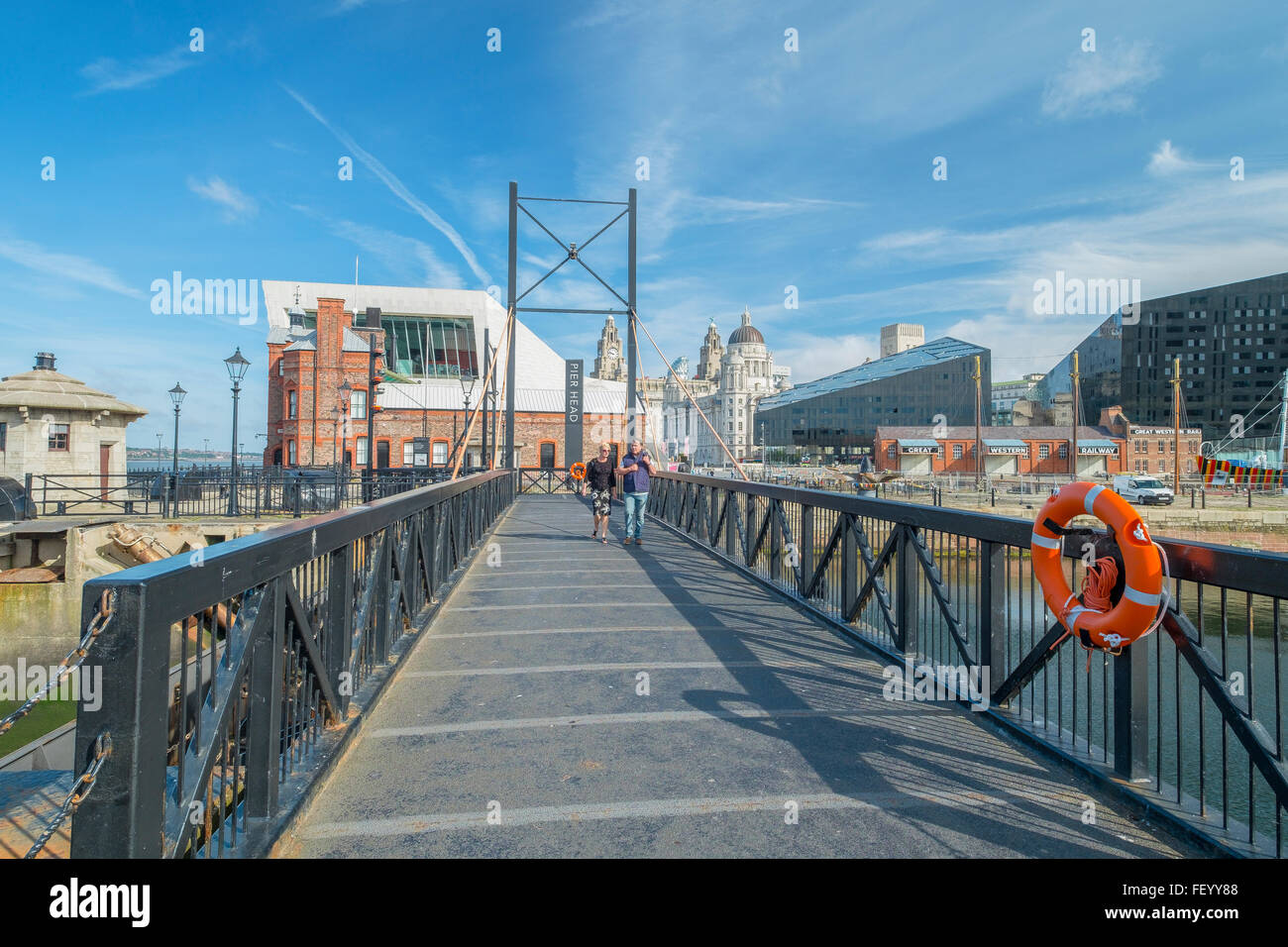 Liverpool bridge hi-res stock photography and images - Alamy