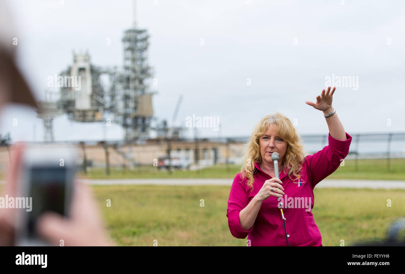 Kennedy launch control center tour hi-res stock photography and images ...