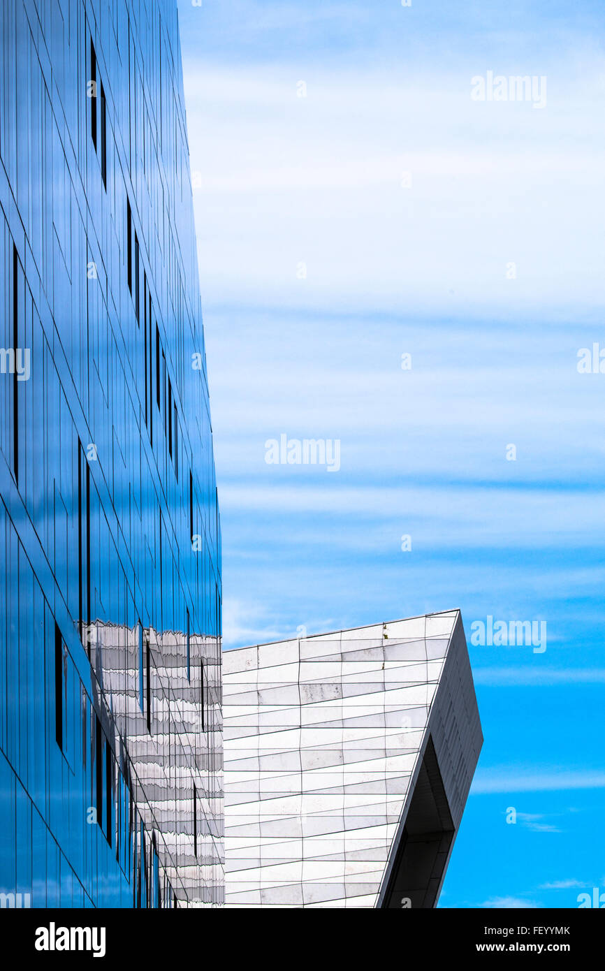 Contrasting building finishes hi-res stock photography and images - Alamy