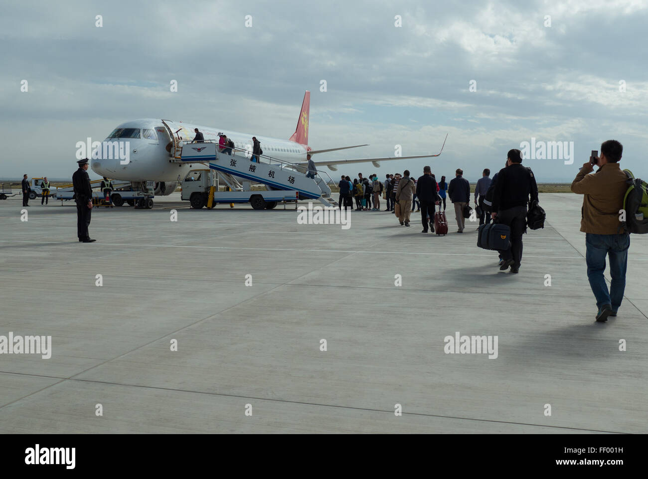 Embraer 190 jet hi-res stock photography and images - Alamy