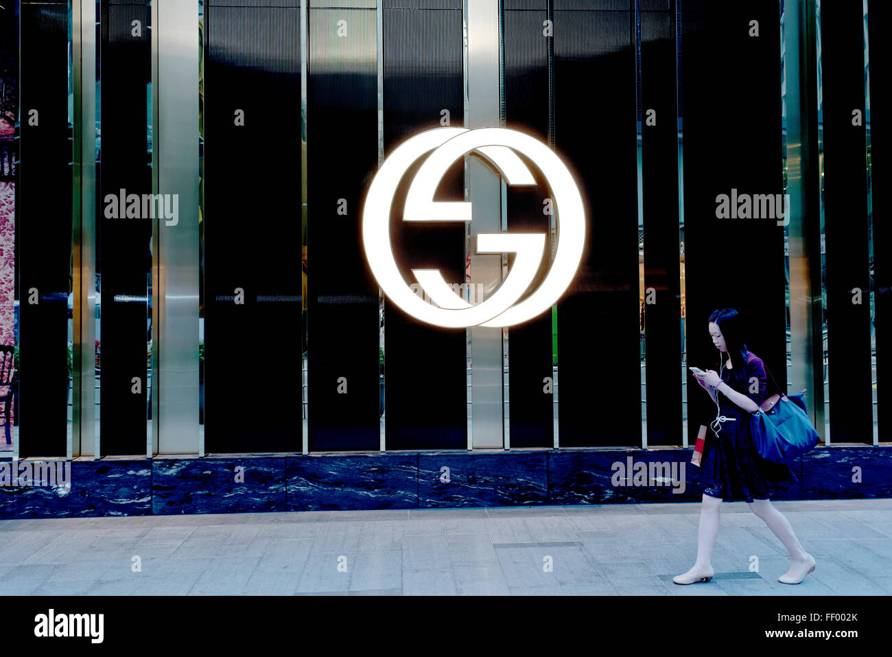 Gucci handbag logo hi-res stock photography and images - Alamy