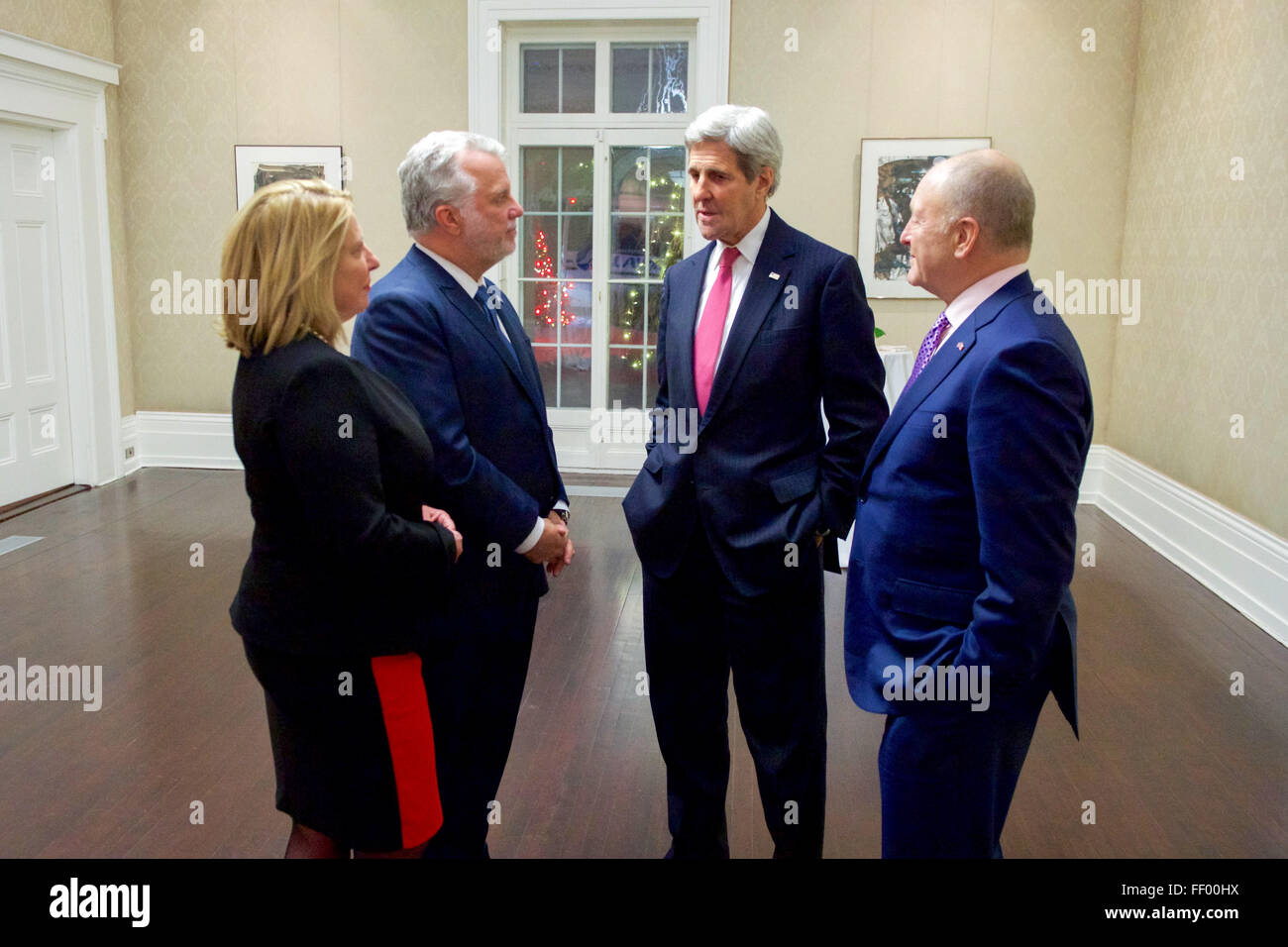 Secretary Kerry and U.S. Ambassador to Canada Heyman Greet Québec ...