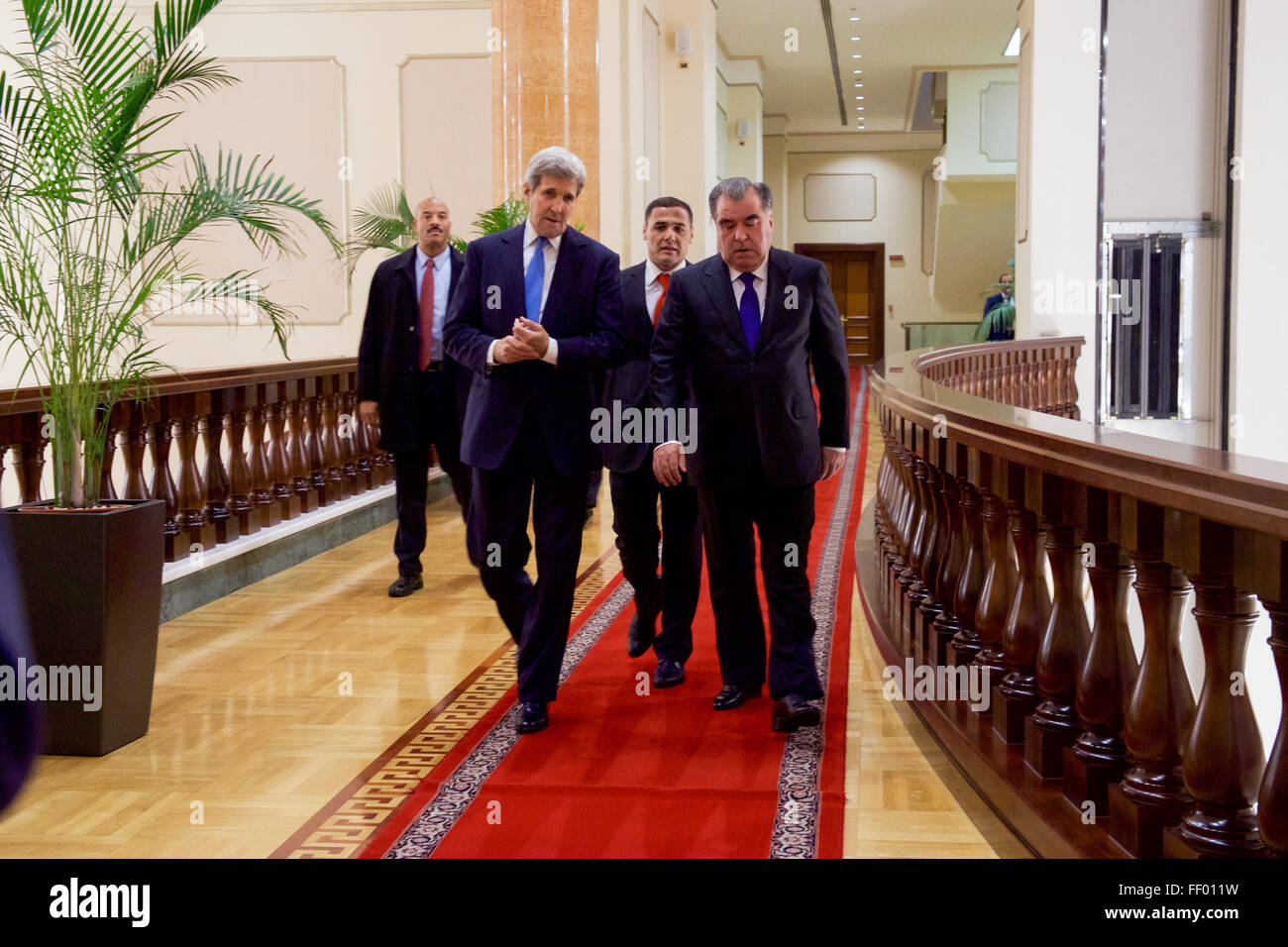 Secretary Kerry Walks With Tajikistan President Rahmon at the Palace of ...