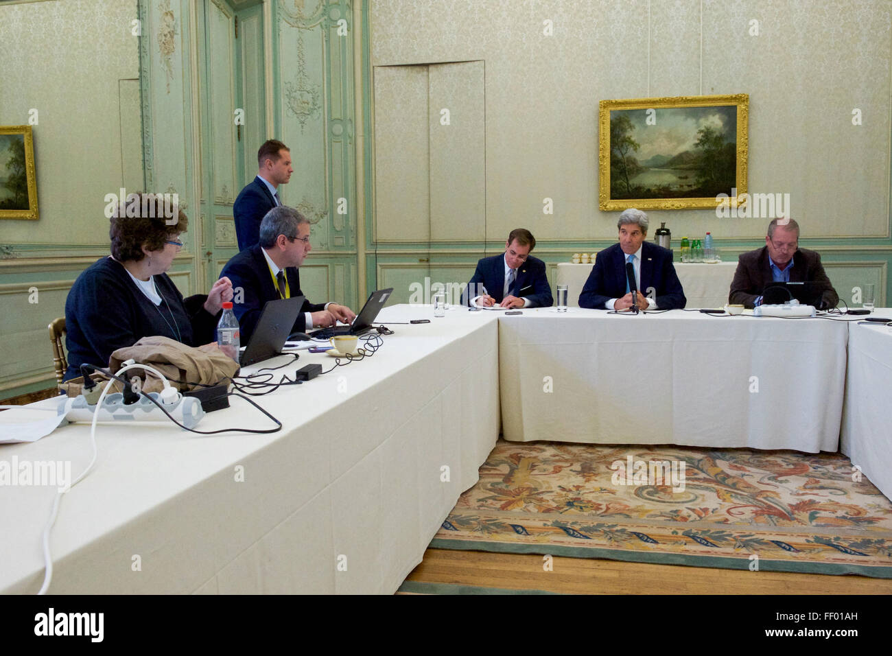 Secretary Kerry Takes Question From Post's DeYoung During Roundtable ...
