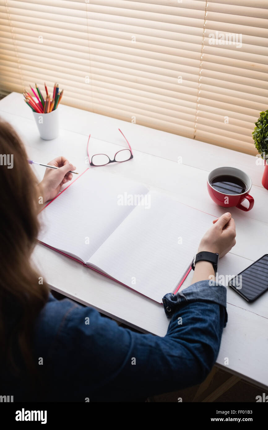 Working write hi-res stock photography and images - Alamy