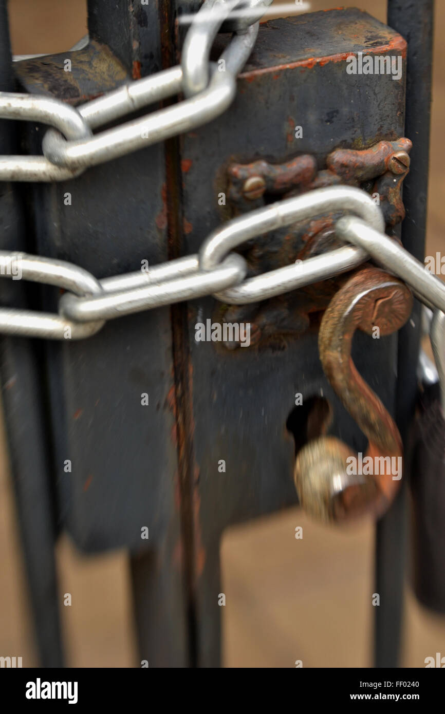 Chain lock gate hi-res stock photography and images - Alamy