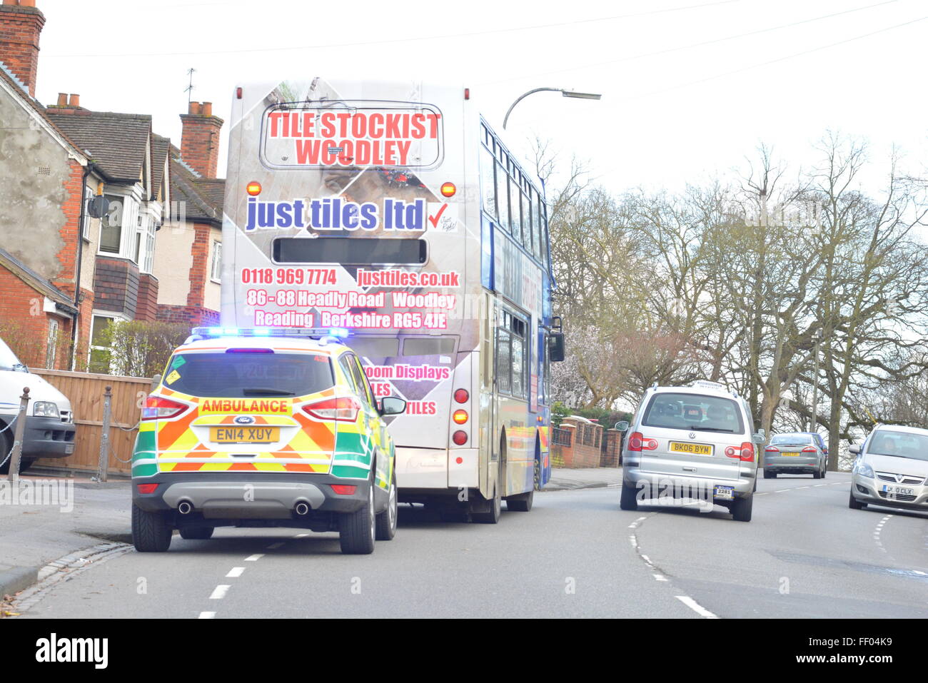 News accident buses hi-res stock photography and images - Alamy