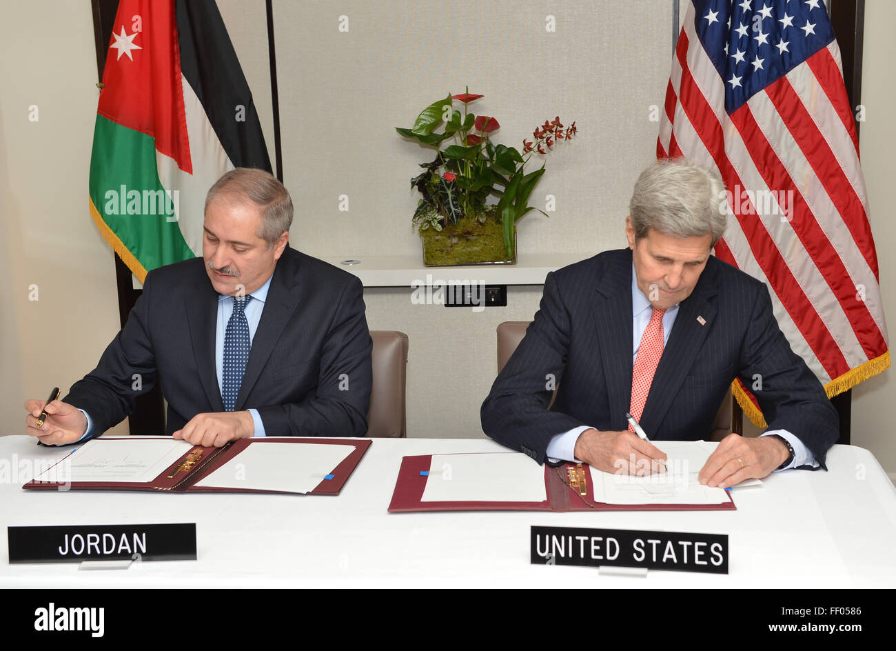 Secretary Kerry and Jordanian Foreign Minister Nasser Sign a Plan to ...