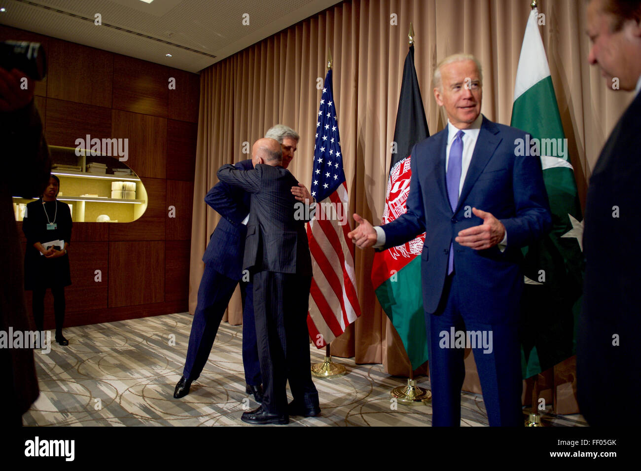 Secretary Kerry Greets Afghanistan President Ghani Before Trilateral ...