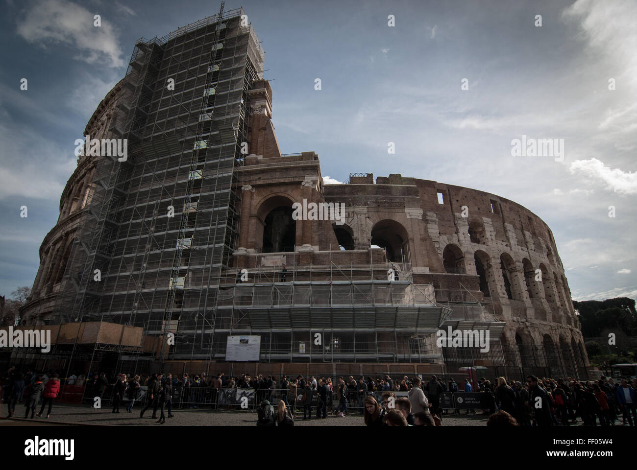 Colosseum scaffolding hi-res stock photography and images - Alamy
