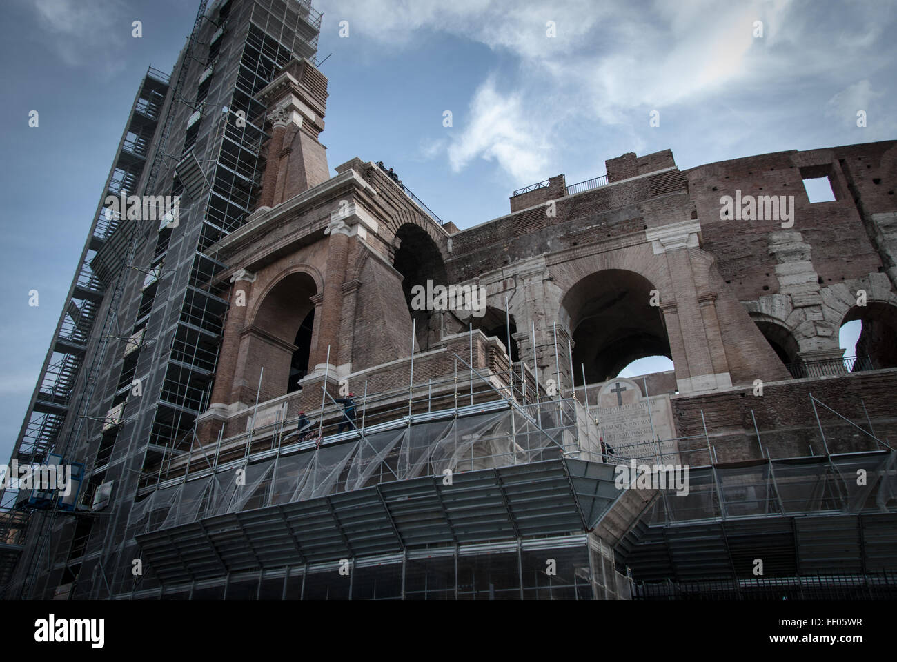 Colosseum scaffolding hi-res stock photography and images - Alamy