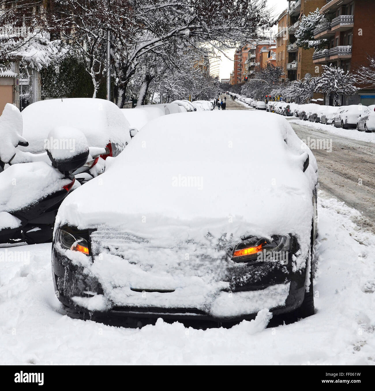 car under snow in winter season Stock Photo - Alamy