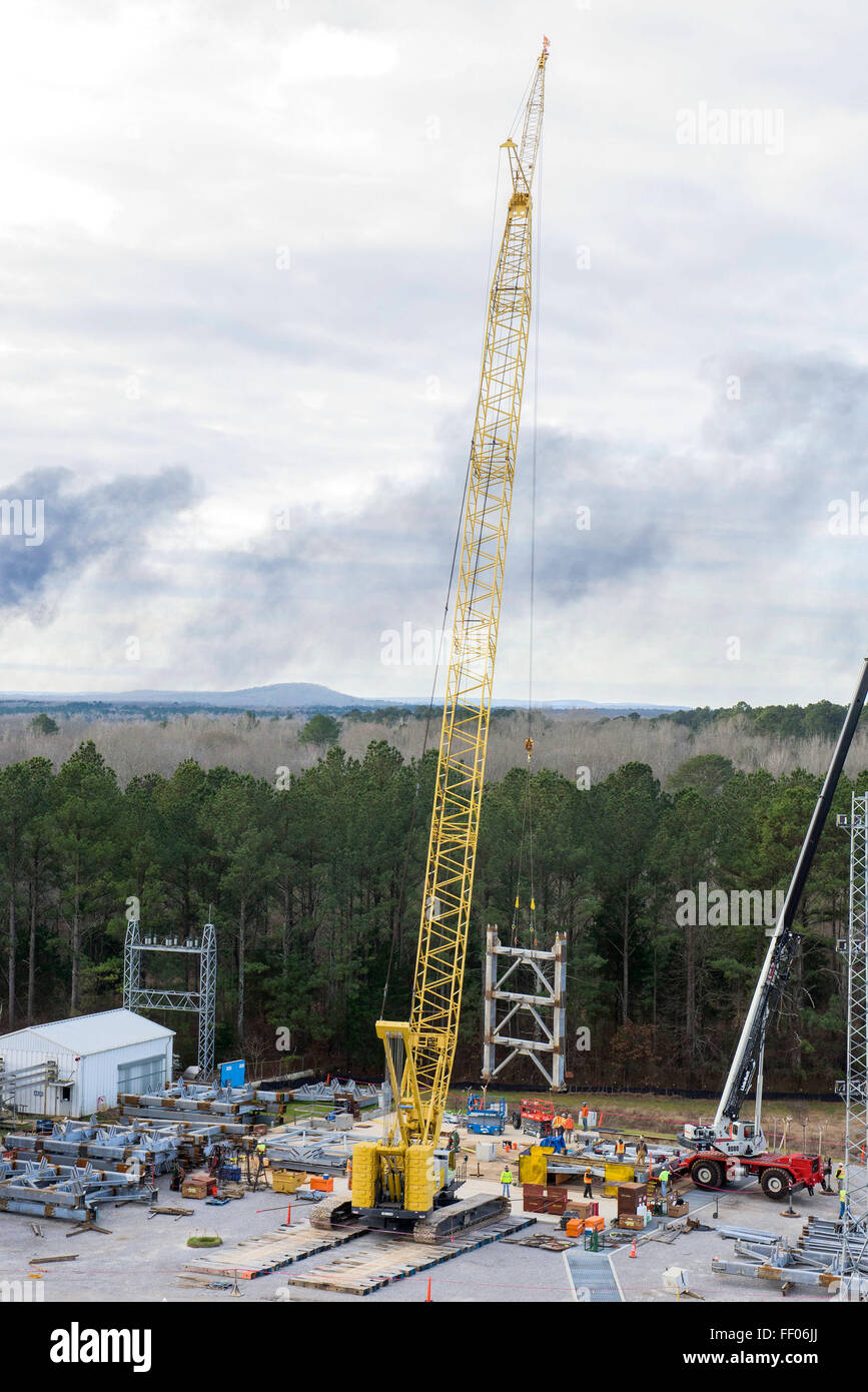 The construction of the second Space Launch System (SLS) test stand at ...