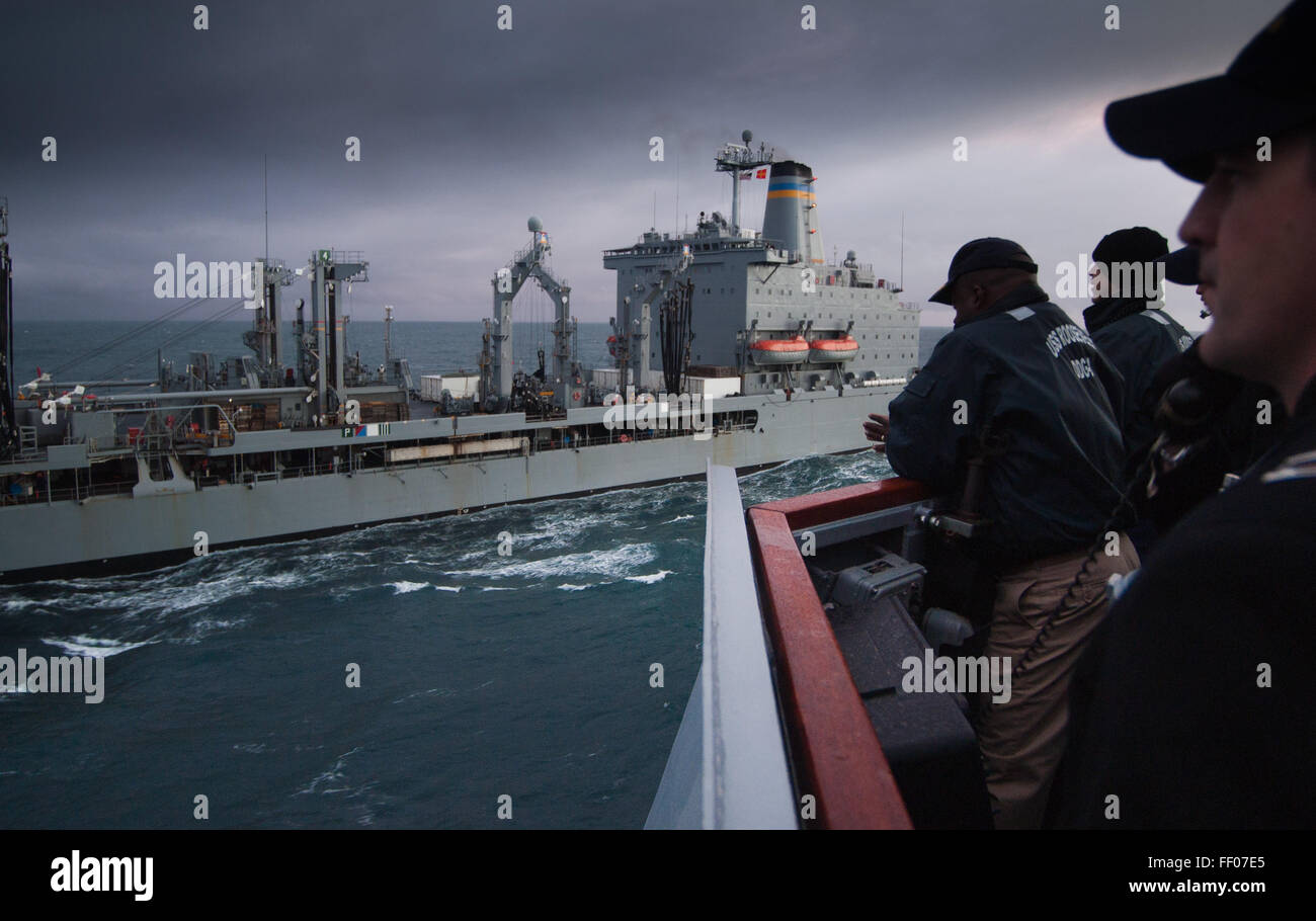 Underway replenishment unrep hi-res stock photography and images - Alamy