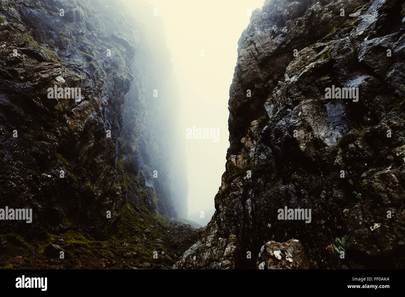 Between walls hi-res stock photography and images - Alamy