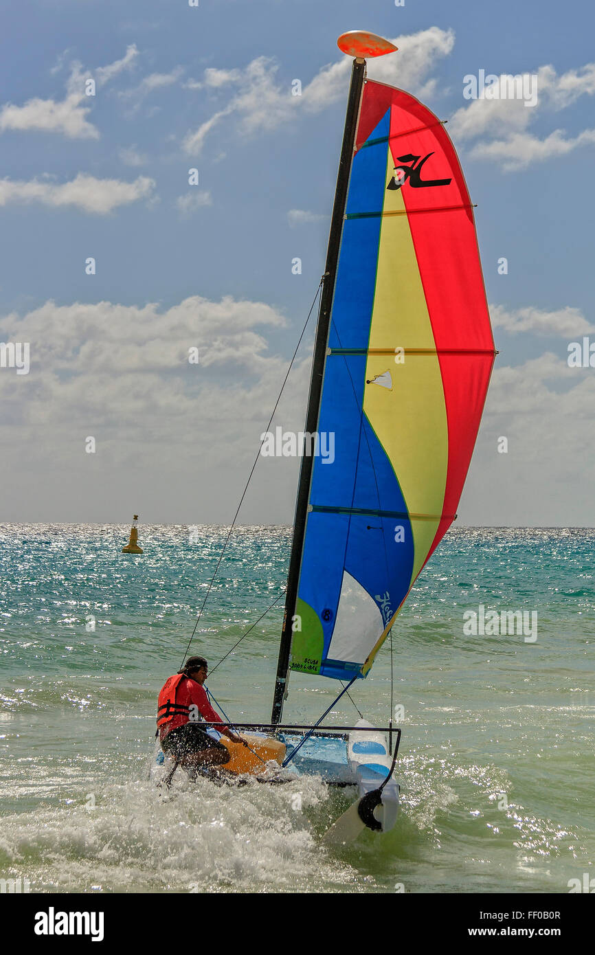 Boat sailing through the water hi-res stock photography and images - Alamy