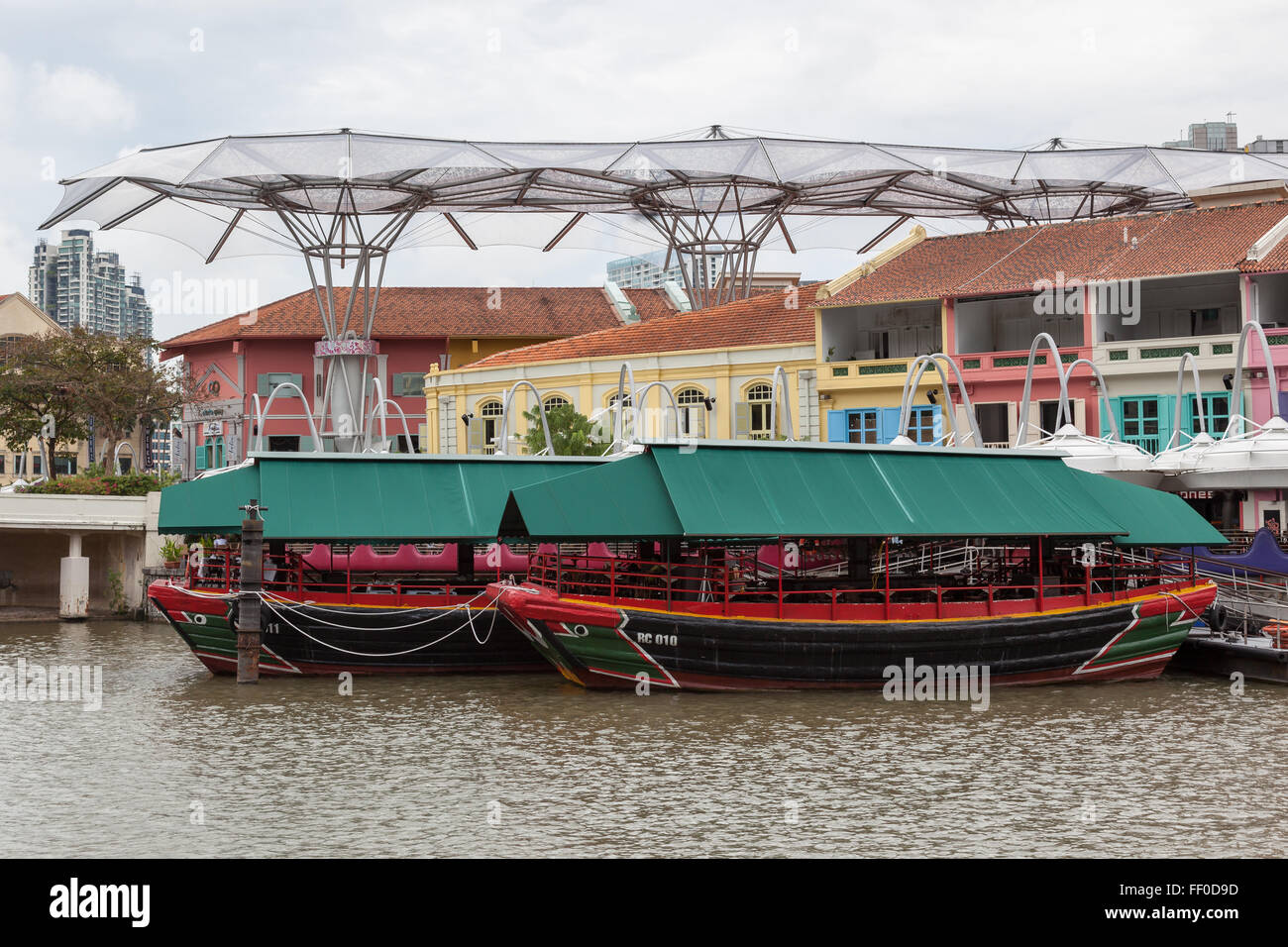 Covered boats in Singapore Stock Photo - Alamy
