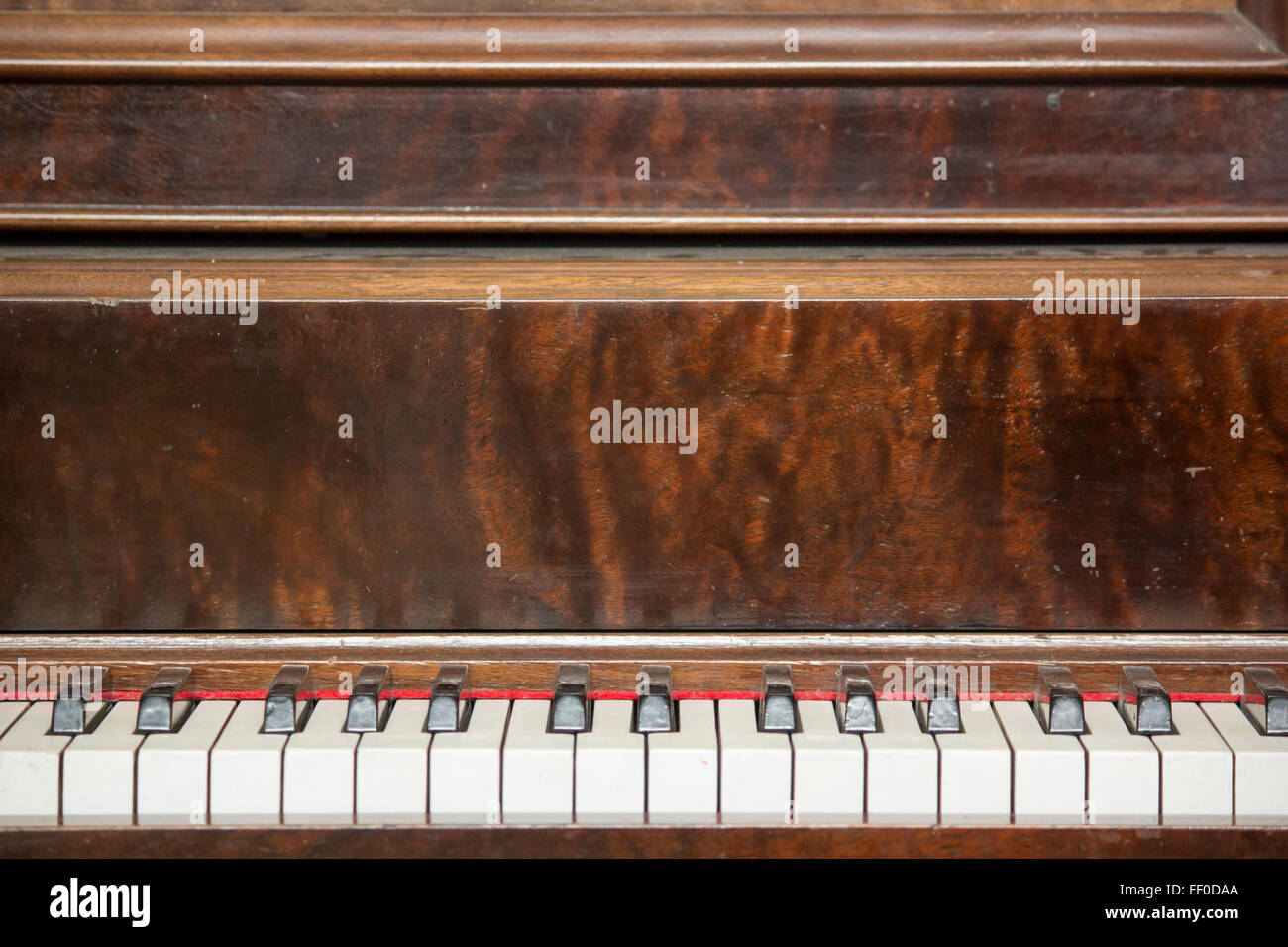 Vintage keyboard piano hi-res stock photography and images - Alamy