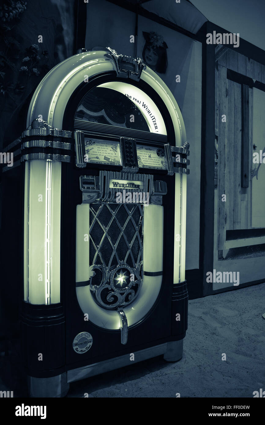 Retro jukebox hi-res stock photography and images - Alamy