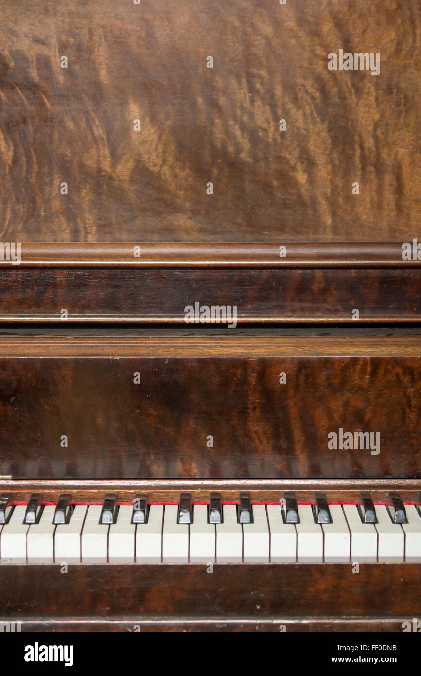 Vintage keyboard piano hi-res stock photography and images - Alamy