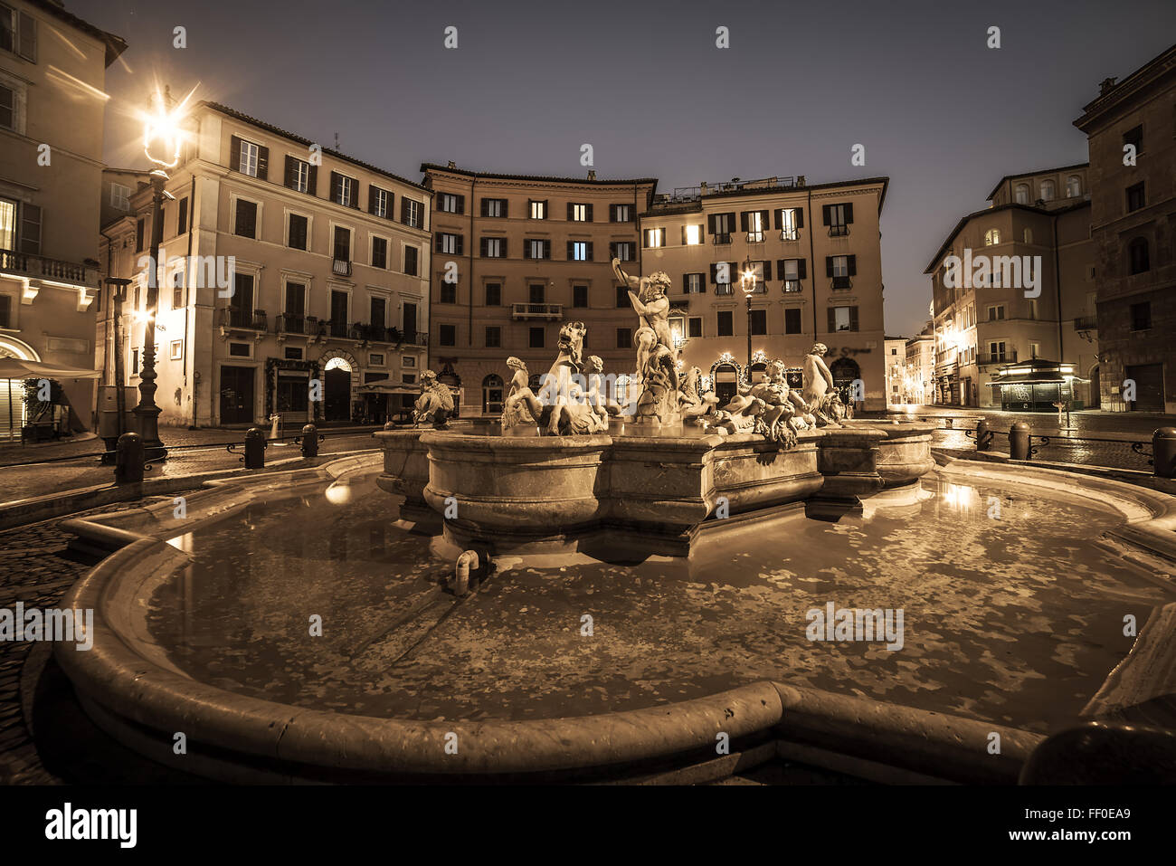 Italian piazza night hi-res stock photography and images - Alamy